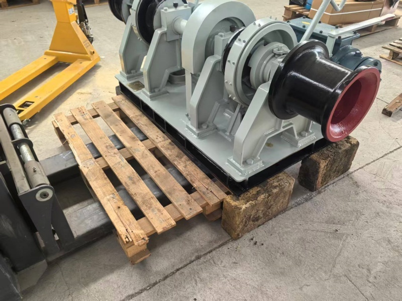double electric windlass with a 380V motor Holding Load 67.5/80.6KN CCS ...